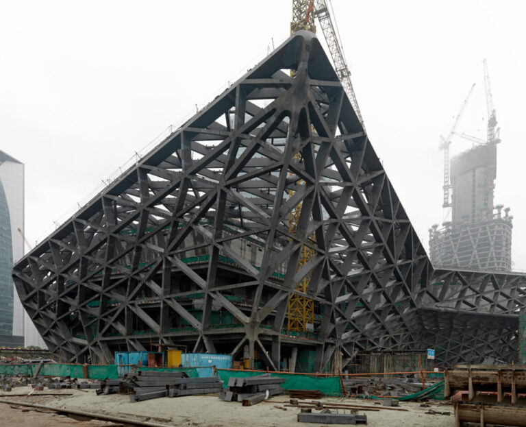 Guangzhou Opera House by Zaha Hadid Architects: A Masterpiece of ...